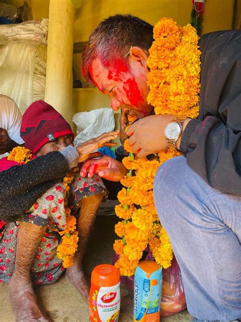 ११६ वृद्धाबाट आर्शिवाद लिदैं दुर्गा चौधरीले सुरु गरे धन्यवाद सभा र