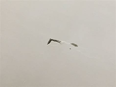 老哥们，楼上装修给地面开槽，对我楼下有影响吗？后续：天花板裂开了 Nga玩家社区