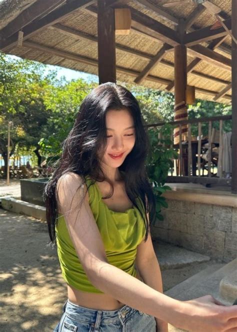 김유정 깊은 쇄골·일자 복근고혹미 가득한 숲의 요정 Snsfeed 제휴콘텐츠 제공 실시간 핫이슈