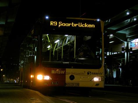 Linie R am HBF Saarbrücken Bus bild de
