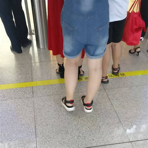 盖茨比的新衣 On Twitter 穿黑色平底凉鞋的女孩 街拍美腿