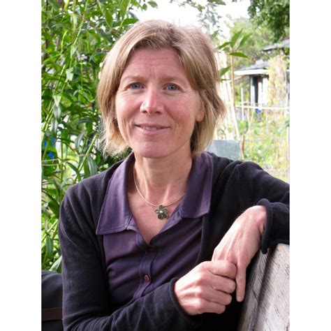 Lucy Kenward Réviseurs Canada