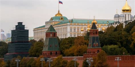 Чиновники з Москви масово тікають за кордон — останні новини Nv