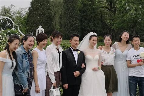 女排世界冠军挺孕肚参加惠若琪婚礼，运动生涯争议大，曾千夫所指