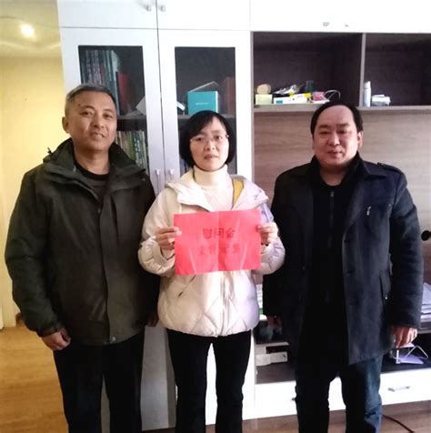走访送温暖 慰问暖人心市三小开展春节走访慰问活动
