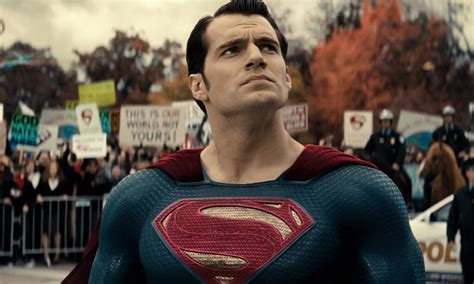 Liga da Justiça Blu ray pode trazer cenas deletadas e exibir uniforme preto do Superman
