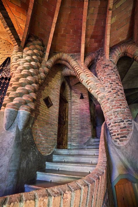 La Cripta de la Colonia Güell El laboratorio de Antoni Gaudí