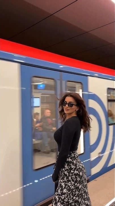 Beautiful косметолог Girl Model Underground Video Viral Beauty