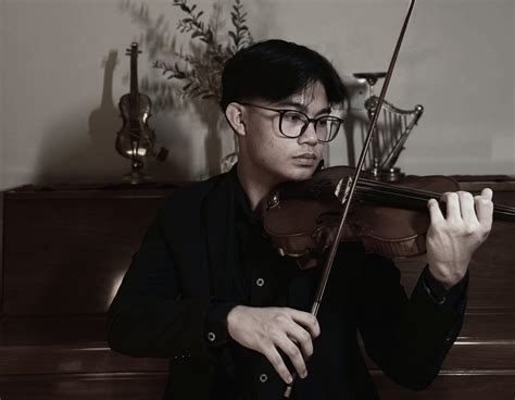 Willie Munar Violinist
