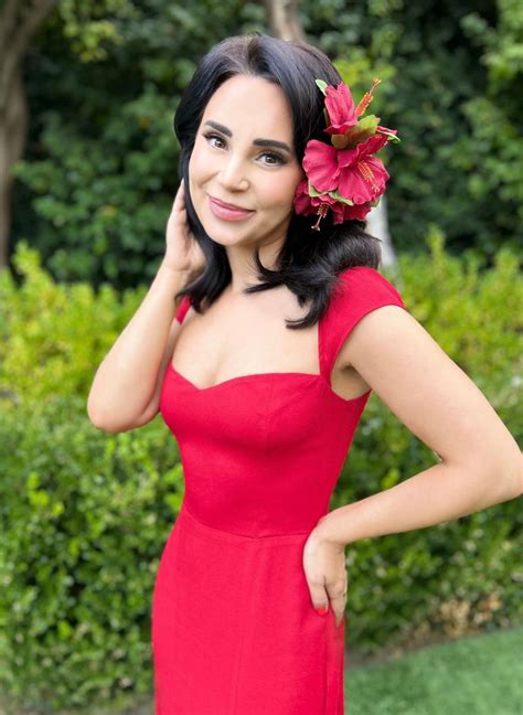 Rosanna Pansino Volunteers At The 2023 Hawaii Food And Wine Festival