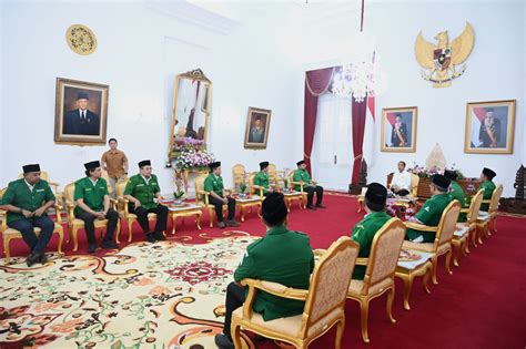 Foto Presiden Jokowi Terima Laporan Dan Undangan Hadiri Kongres Xvi