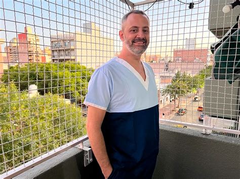 Es Barrendero Y Acaba De Recibirse De Médico Una Ola De Fracasos Y El Final Que Emocionó A