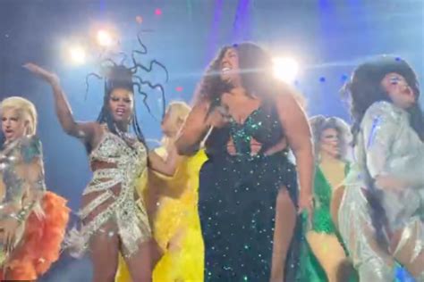 Lizzo Delights Fans By Bringing Drag Queens On Stage In Tennessee