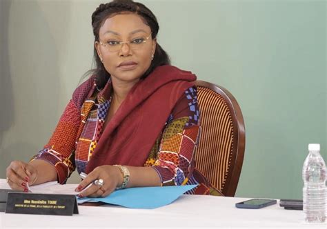 Côte Divoire La Ministre De La Femme De La Famille Et De Lenfant à