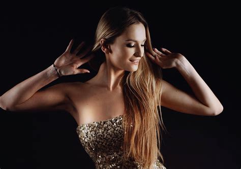 Przepiękna Artystka disco polo zachwyca sylwetką i urodą Nie można