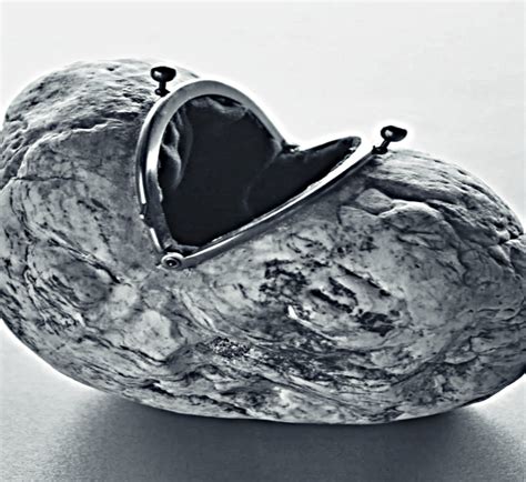 Создать мем необычные камни скульптура из камня сердце каменное Картинки Meme