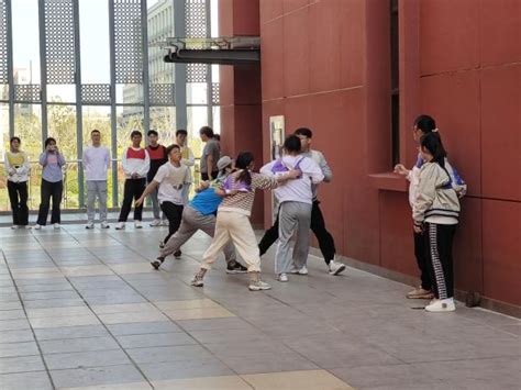 能源与动力学院举办追逐本心奔赴山海撕名牌趣味活动