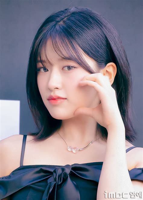 움짤 아이브 안유진 숨 참고 럽럽~