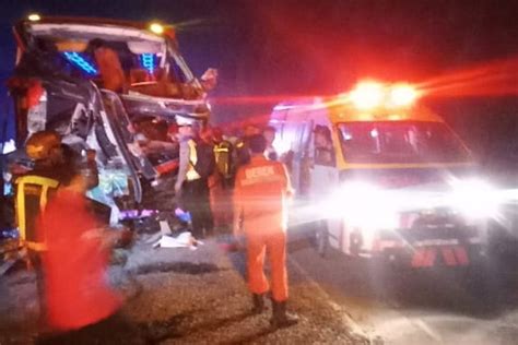 Foto Kecelakaan Maut Di Tol Cipularang Hari Ini Diduga Sopir Bus