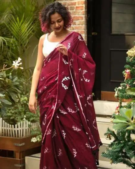 Maroon Magic Unveiled The 20 Hottest Saree Contrast Blouse Trends Of