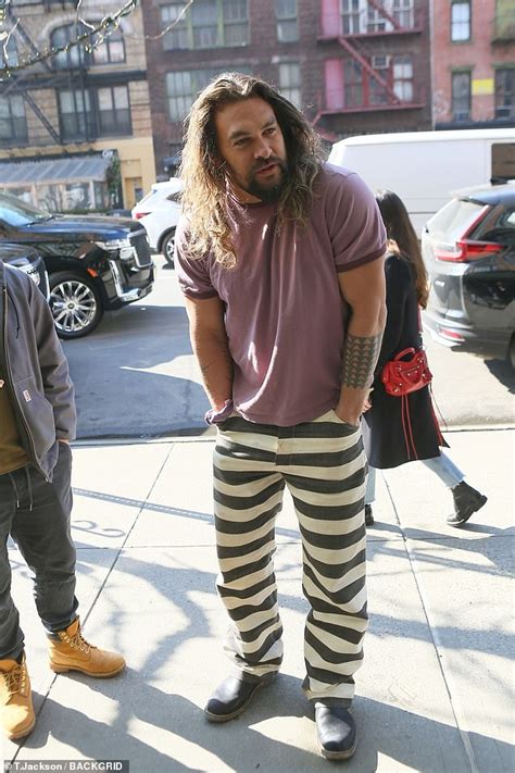 Aquamans Jason Momoa Shows Off His Funky Fashion Sense In Black And