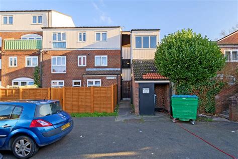 Burgess Close Feltham Tw13 1 Bed Flat £220000