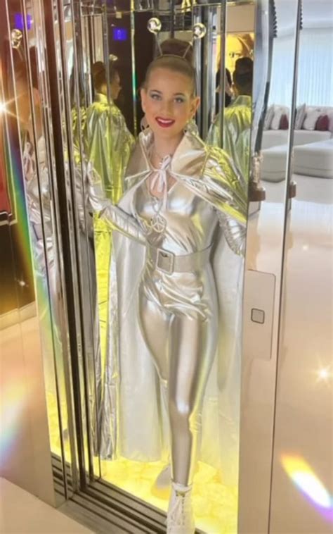 חג פורים אז קבלו את הילדים של המפורסמים בתחפושות