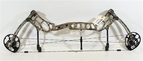 Ub 273 Used Bear Threat Bow Only 70lb Lh Realtree Xtra Green Triggers