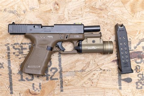 Glock 19 Gen4 9mm Police Trade In Pistol With Tactical Light