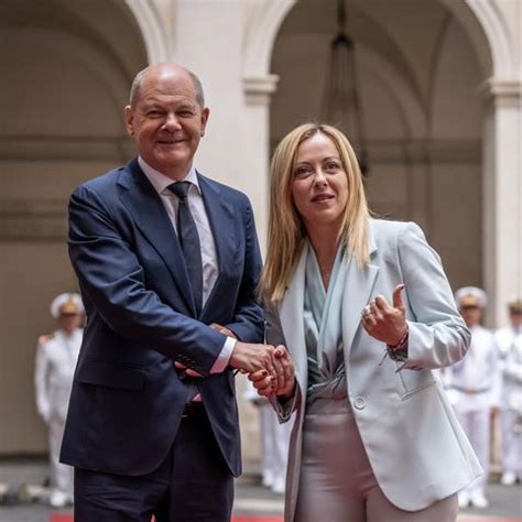 Giorgia Meloni überraschend Erfolgreich überraschend Gescheitert