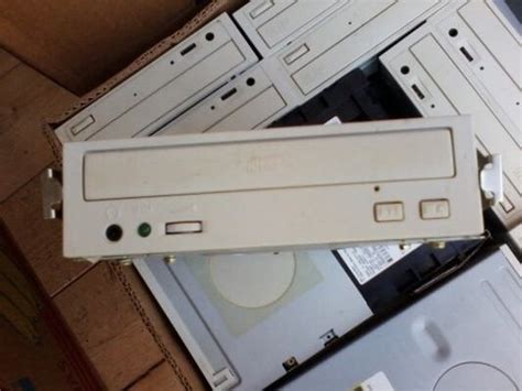 Cd Rom Drive Beige Gray Or Black Ide E Ide Atapi Interface Vintage