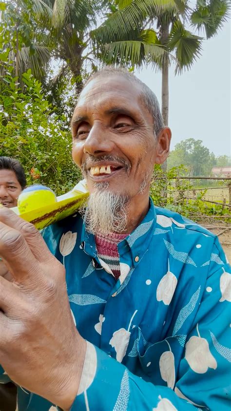 বল সহ কলাগাছের খোলস কাধে নিয়ে কলসির ভিতর বল ফেলার আজব খেলা। খেললো