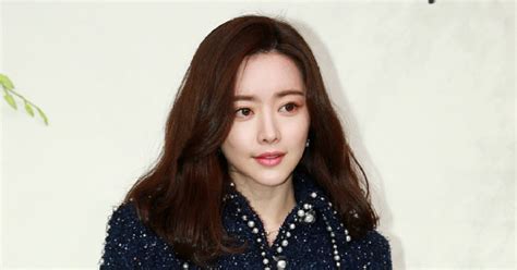 홍수아 빛나는 의상 류현진 배지현 결혼