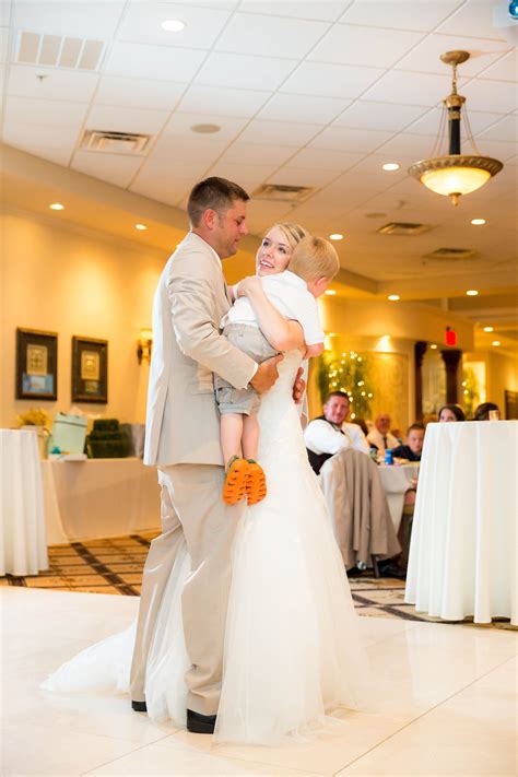 Stephanie And Brians First Dance