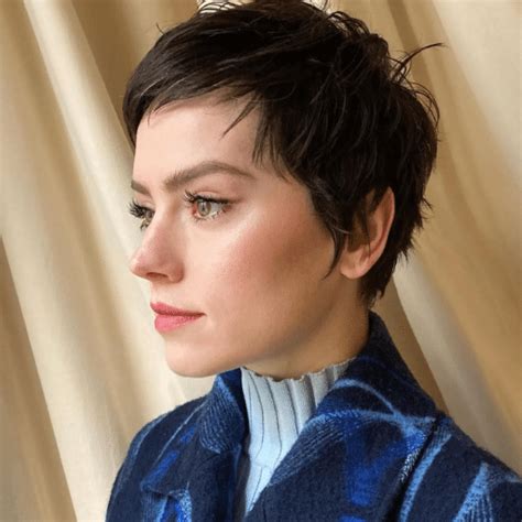 Hoe Je Een Pixie Kapsel Krult Trend Update Voor Krullenbollen Pixie