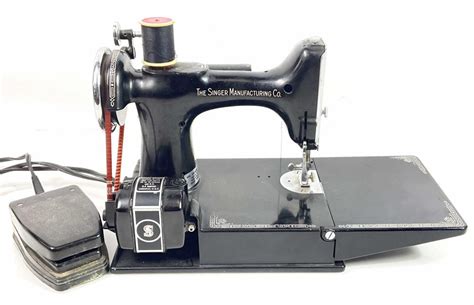 Lot Vintage Singer Featherweight Sewing Machine