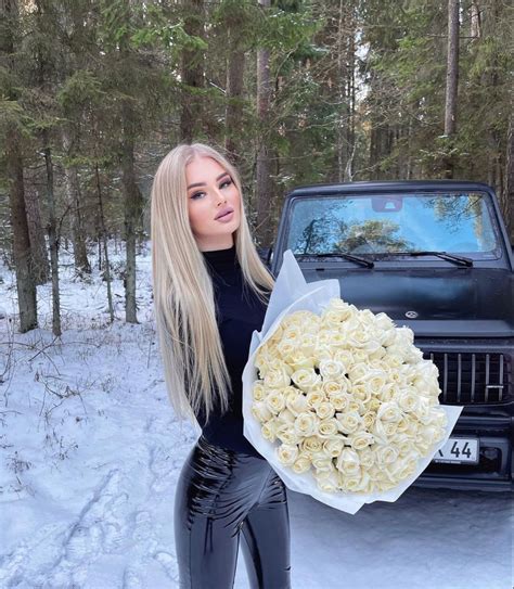 Pin Von Elizabeth Florek Auf Clothes Blonde Haare Schönheit Fotoshootings