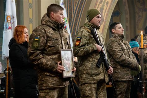 На Львівщині попрощалися з воїном котрий загинув у перший день