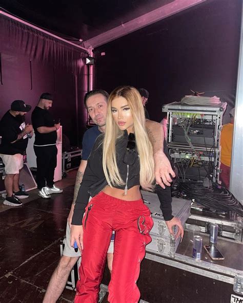 Cu Ce Se Ocupă Bia Khalifa Noua Controversă A Showbiz Ului Wowbiz