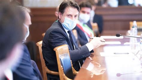 Stati generali stoccata Pd Serve un salto di qualità Colao consegna il piano la Repubblica
