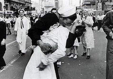 A Subasta El Beso De Times Square