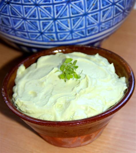 Cocinar es vivir y Bordar también Dip de aguacate y queso azul