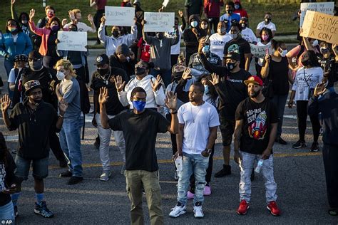 Fbi Opens Federal Civil Rights Investigation Into Police Shooting Of