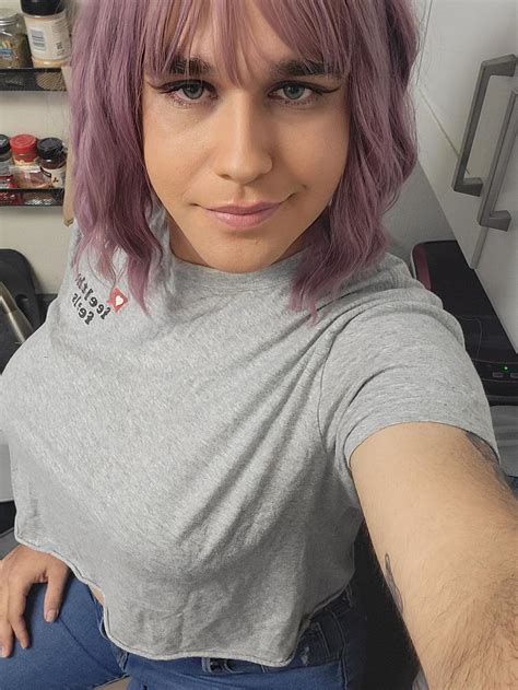 Love This Lil Crop Top 😊 R Crossdressing