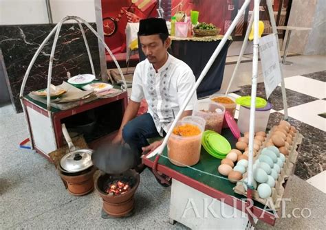 Sejarah Kerak Telor Dari Tidak Sengaja Jadi Ikon Budaya Jakarta Akurat Jakarta