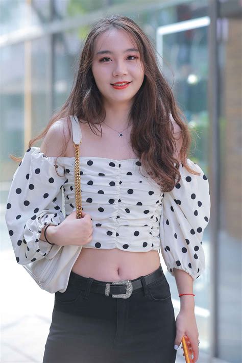 【j2899】夜遇性感丰满的她【图片】 街拍鸭