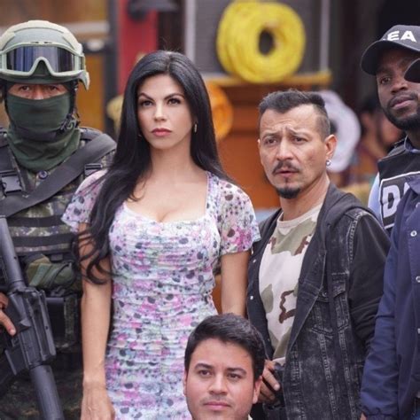 África Zavala y las escenas en las que brilla con Rafael Amaya en El