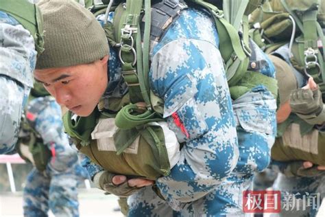 從海軍到空降兵，這位二次入伍的大學生完成新年「第一跳」 每日頭條