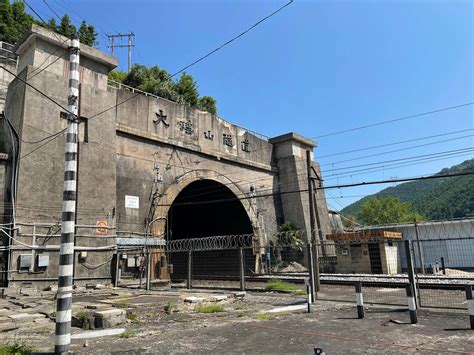 大瑶山隧道的守隧人守护隧道三十余载曾在隧道里睡11天 胡国建