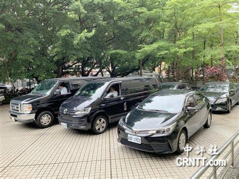 香港中評網：中評鏡頭：阿扎台大演講 場外停滿黑頭車